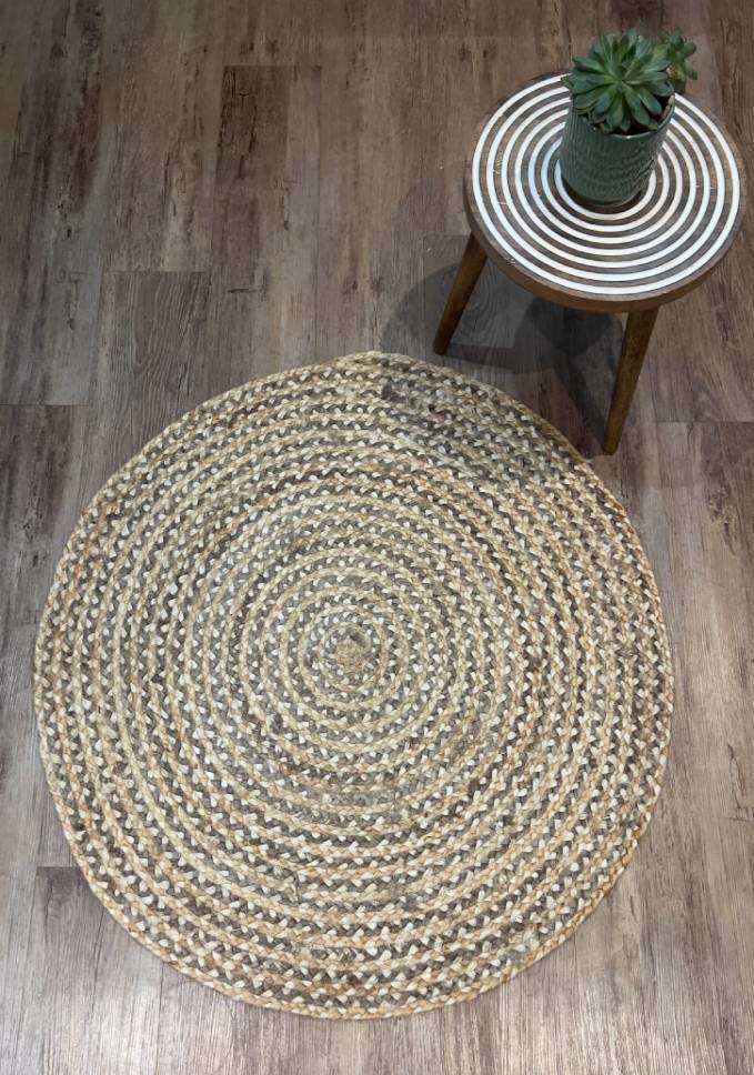 NaturalAura Round Braided Jute Rug - Eqaaya